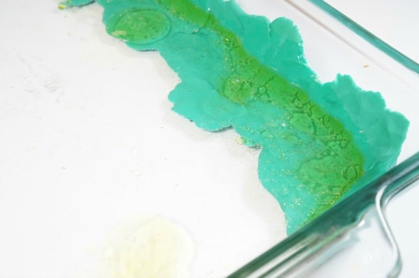 Oil Spill Clean Up Experiment for Kids