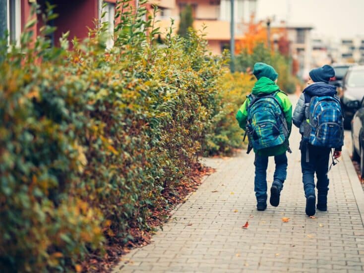 10 Super Helpful Tips for Walking Kids to School
