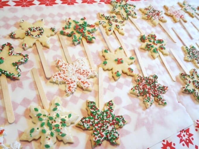 Fun Christmas Cookies for Kids - Christmas Cookie Pops