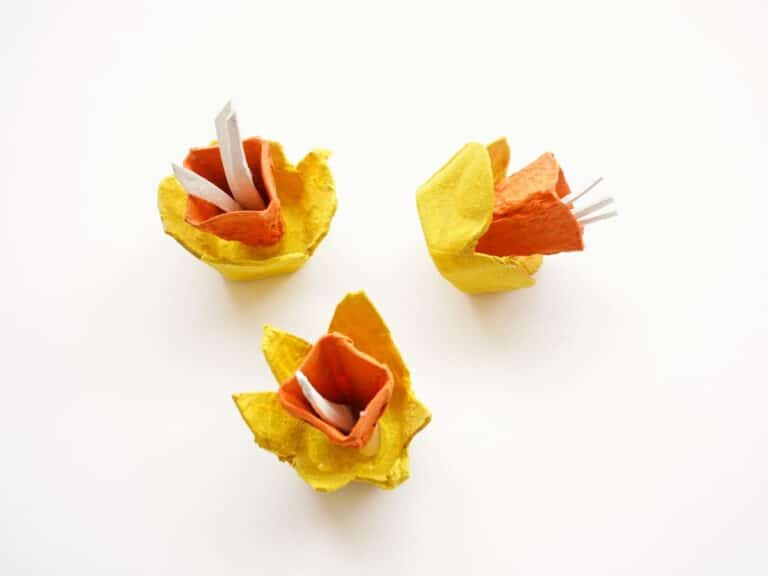 How to Make an Egg Carton Daffodil Wreath