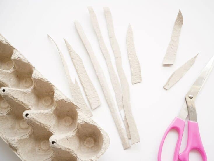 How to Make an Egg Carton Daffodil Wreath