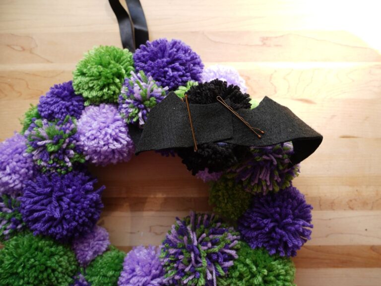 DIY Halloween Pom Pom Wreath