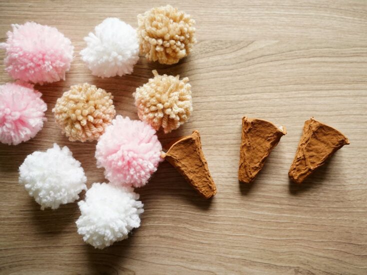 DIY Pom Pom Ice Cream Cone Garland