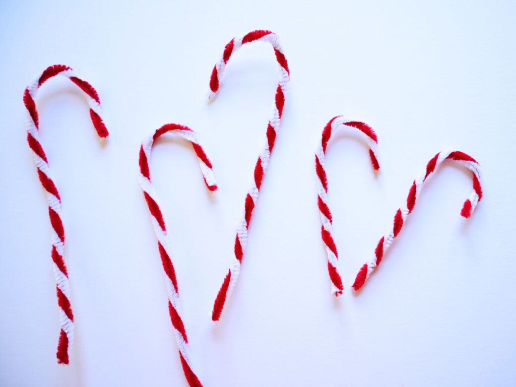 Easy Pipe Cleaner Candy Cane Craft
