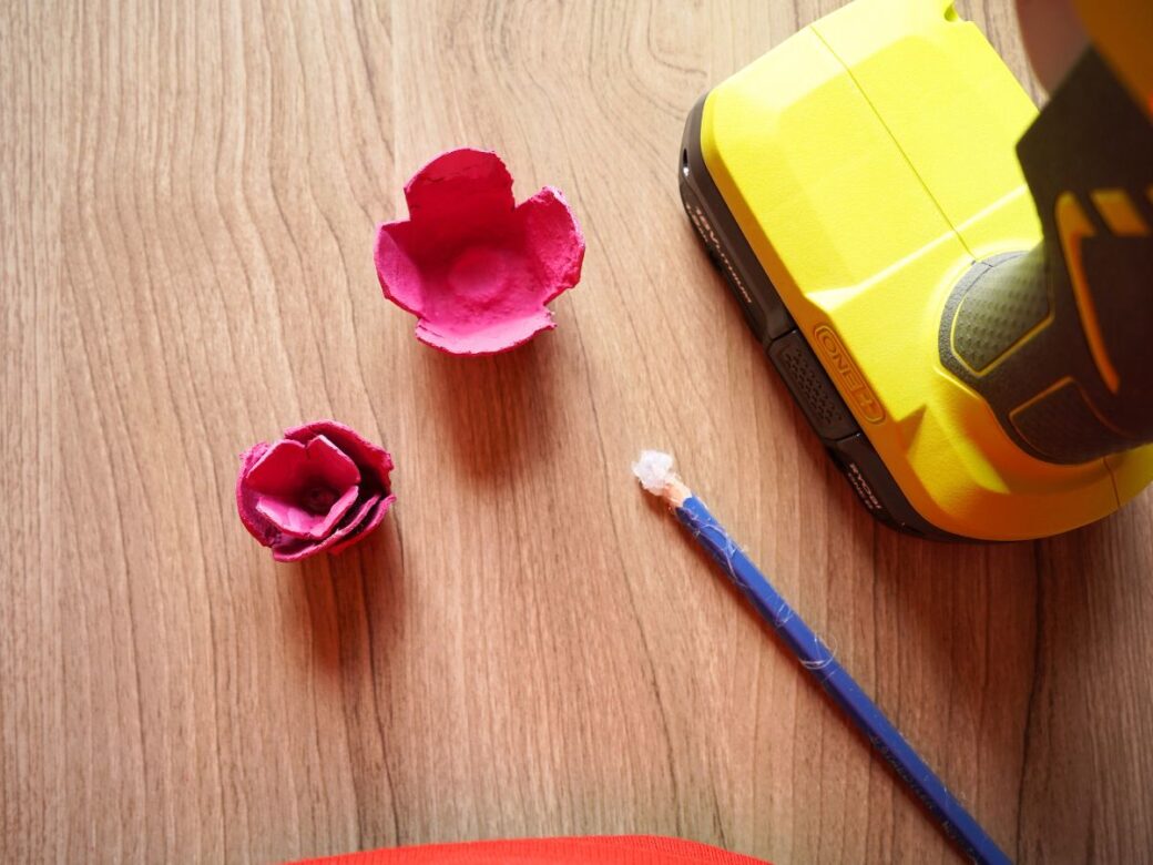 How to Make Egg Carton Roses